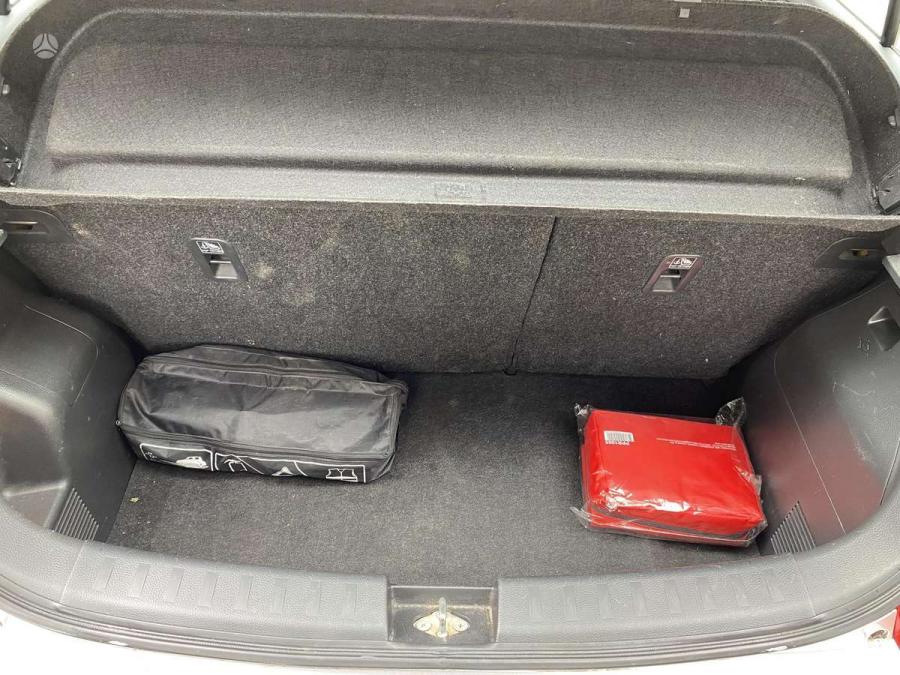 Pelēks Suzuki Swift 2011 Viļņa, ar dzinēja tilpumu 1.24 L un nobraukumu 174 tūkst. km par 3700 €, foto 10 vietnē AUTOMOTO.COM.LV