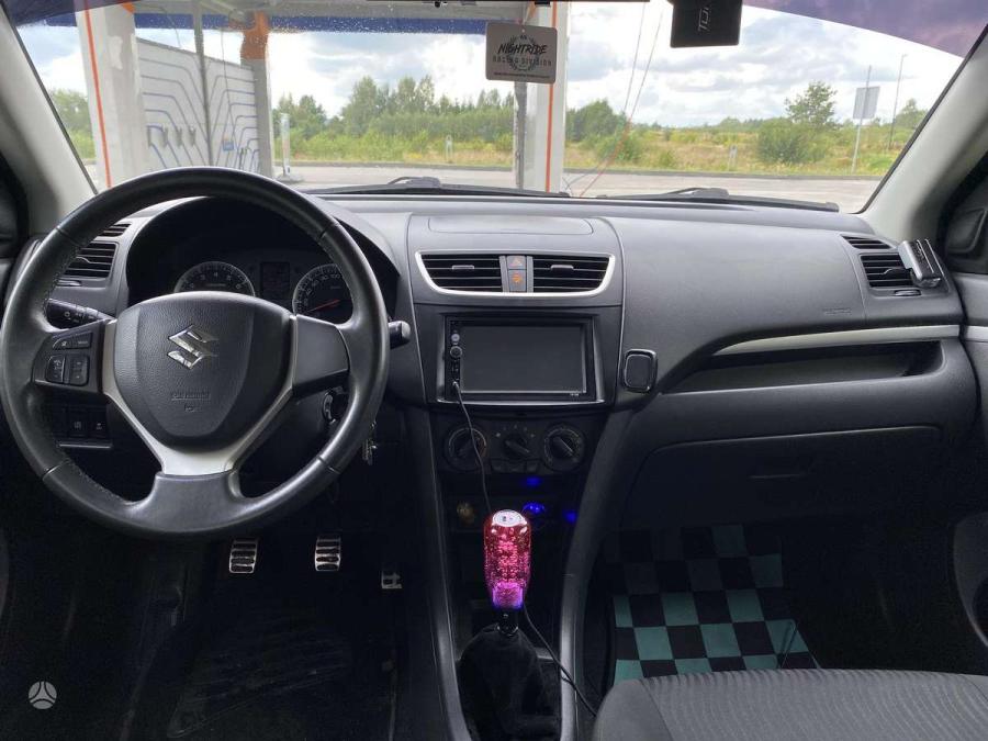 Pelēks Suzuki Swift 2011 Viļņa, ar dzinēja tilpumu 1.24 L un nobraukumu 174 tūkst. km par 3700 €, foto 13 vietnē AUTOMOTO.COM.LV