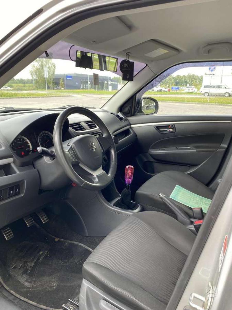 Pelēks Suzuki Swift 2011 Viļņa, ar dzinēja tilpumu 1.24 L un nobraukumu 174 tūkst. km par 3700 €, foto 14 vietnē AUTOMOTO.COM.LV