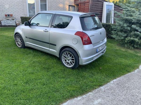 Pelēks Suzuki Swift 2004 Kauņa, ar dzinēja tilpumu 1.50 L un nobraukumu 220 tūkst. km par 950 €, foto 3 vietnē AUTOMOTO.COM.LV