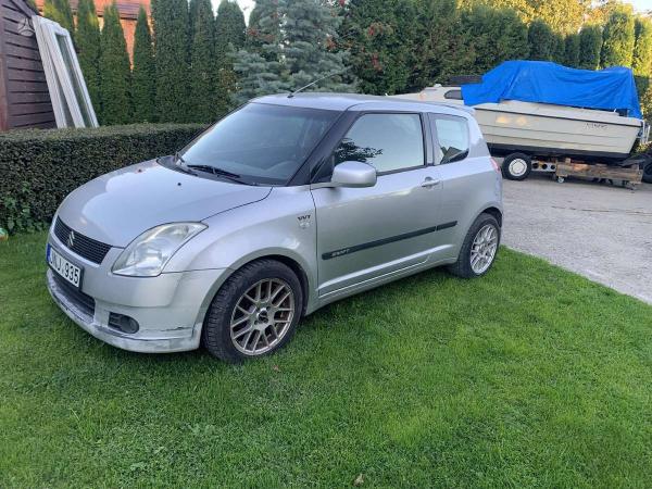 Pelēks Suzuki Swift 2004 Kauņa, ar dzinēja tilpumu 1.50 L un nobraukumu 220 tūkst. km par 950 €, foto 4 vietnē AUTOMOTO.COM.LV