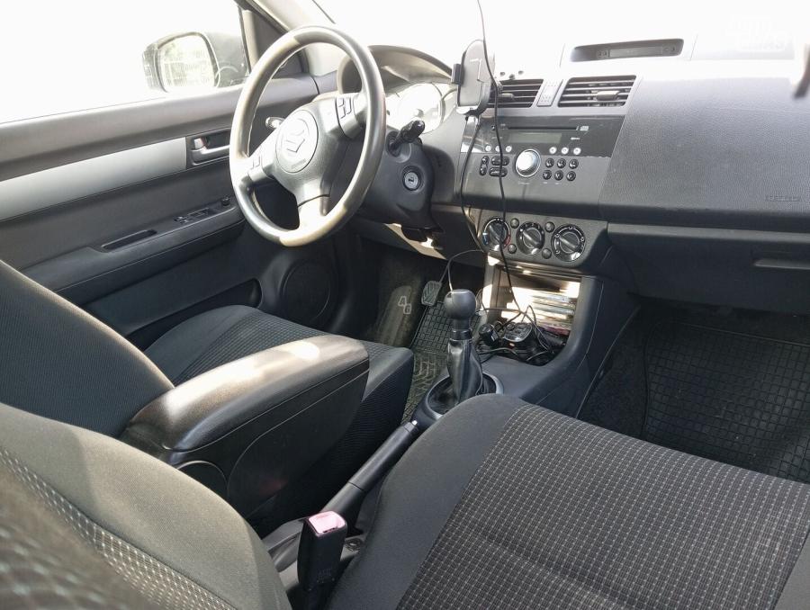 Suzuki Swift 2005 Viļņa, ar dzinēja tilpumu 1.30 L un nobraukumu 255 tūkst. km par 900 €, foto 12 vietnē AUTOMOTO.COM.LV