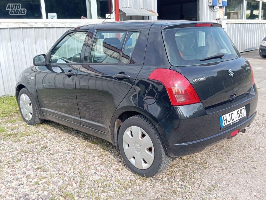 Suzuki Swift 2005 Viļņa, ar dzinēja tilpumu 1.30 L un nobraukumu 255 tūkst. km par 900 €, foto 3 vietnē AUTOMOTO.COM.LV