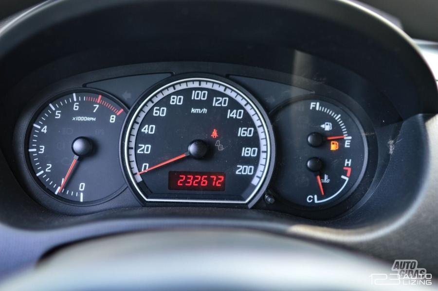 Suzuki Swift 2006 Kretinga, ar dzinēja tilpumu 1.30 L un nobraukumu 233 tūkst. km par 1999 €, foto 13 vietnē AUTOMOTO.COM.LV