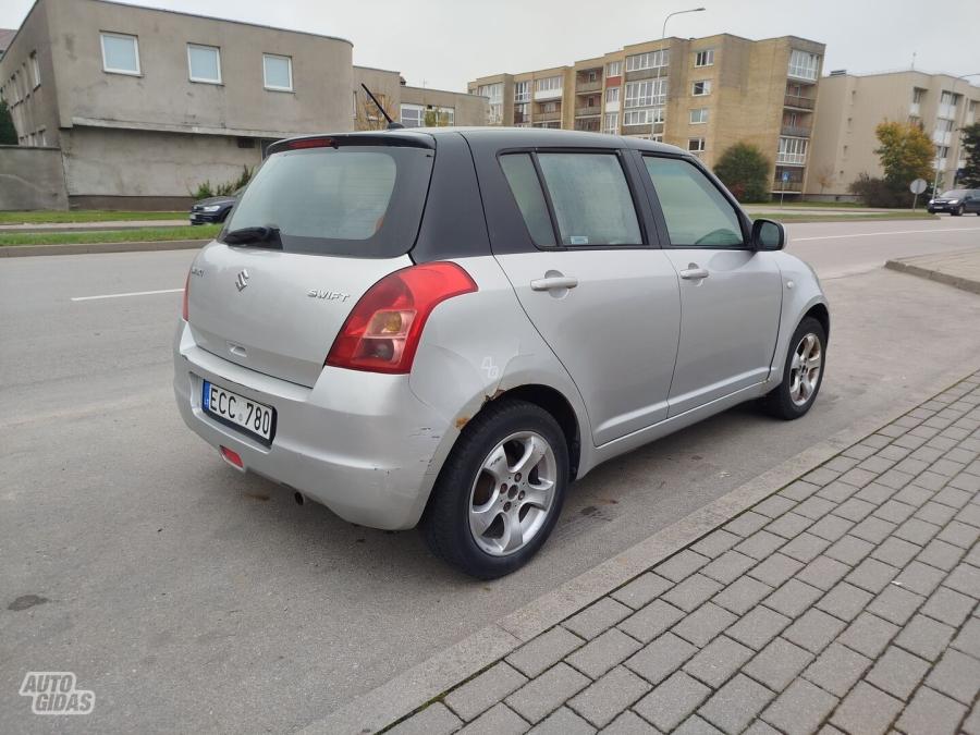 Suzuki Swift 2006 in Siauliai, with an engine capacity of 1.30 L and mileage of 211 thousand km for 450 €, photo 4 on AUTOMOTO.COM.LV
