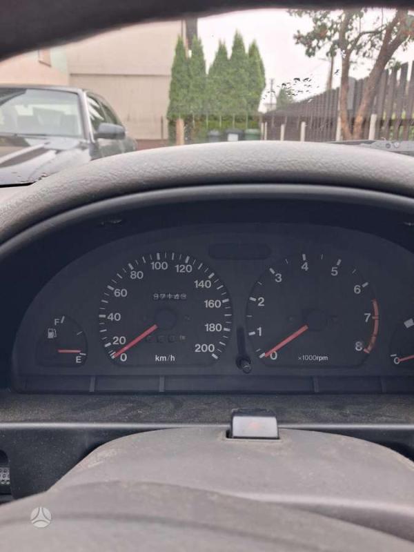 Red Suzuki Swift 2002 in Vilnius, with an engine capacity of 1.00 L and mileage of 97 thousand km for 750 €, photo 4 on AUTOMOTO.COM.LV