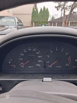 Red Suzuki Swift 2002 in Vilnius, with an engine capacity of 1.00 L and mileage of 97 thousand km for 750 €, photo 5 on AUTOMOTO.COM.LV