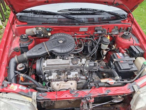 Red Suzuki Swift 2002 in Vilnius, with an engine capacity of 1.00 L and mileage of 97 thousand km for 750 €, photo 5 on AUTOMOTO.COM.LV