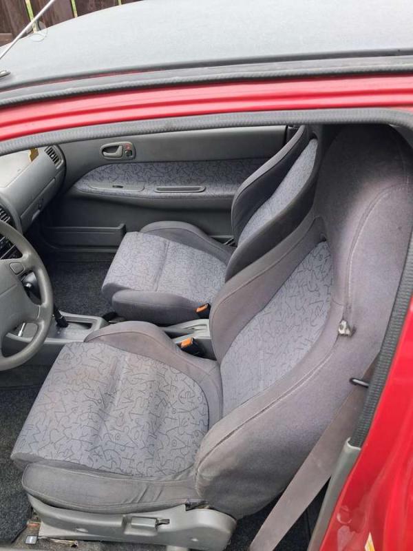 Red Suzuki Swift 2002 in Vilnius, with an engine capacity of 1.00 L and mileage of 97 thousand km for 750 €, photo 9 on AUTOMOTO.COM.LV