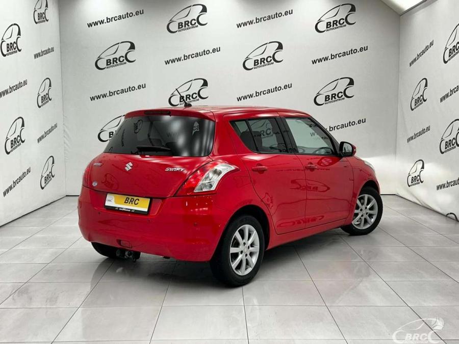 Red Suzuki Swift 2015 in Vilnius, with an engine capacity of 1.24 L and mileage of 131 thousand km for 6990 €, photo 4 on AUTOMOTO.COM.LV