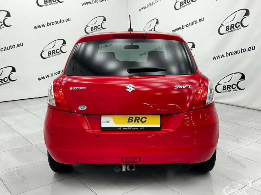 Red Suzuki Swift 2015 in Vilnius, with an engine capacity of 1.24 L and mileage of 131 thousand km for 6990 €, photo 26 on AUTOMOTO.COM.LV
