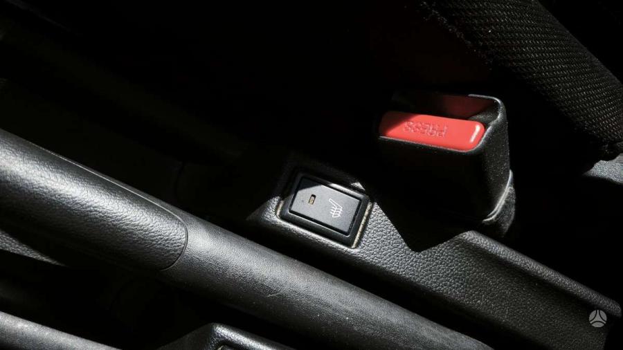 Red Suzuki Swift 2019 in Klaipeda, with an engine capacity of 1.24 L and mileage of 51 thousand km for 10000 €, photo 24 on AUTOMOTO.COM.LV