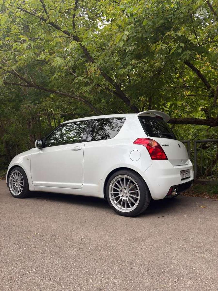 White Suzuki Swift 2009 in Vilnius, with an engine capacity of 1.59 L and mileage of 220 thousand km for 2100 €, photo 6 on AUTOMOTO.COM.LV