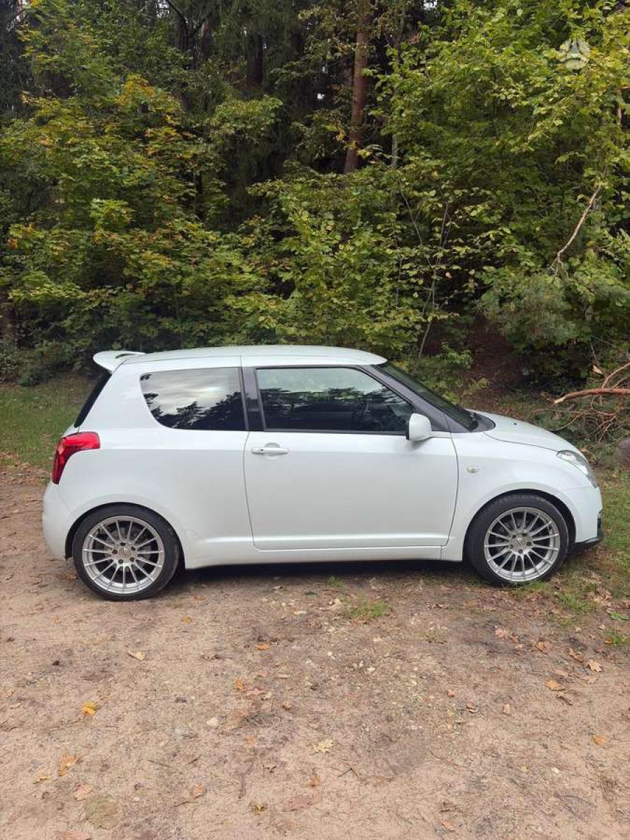 White Suzuki Swift 2009 in Vilnius, with an engine capacity of 1.59 L and mileage of 220 thousand km for 2100 €, photo 9 on AUTOMOTO.COM.LV