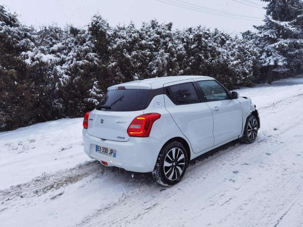 White Suzuki Swift 2018 in Kaunas, with an engine capacity of 1.24 L and mileage of 114 thousand km for 4500 €, photo 6 on AUTOMOTO.COM.LV