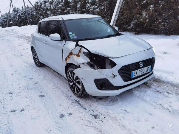 White Suzuki Swift 2018 in Kaunas, with an engine capacity of 1.24 L and mileage of 114 thousand km for 4500 €, photo 8 on AUTOMOTO.COM.LV