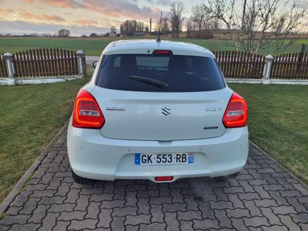 White Suzuki Swift 2022 in Raseiniai, with an engine capacity of 1.20 L and mileage of 45 thousand km for 13500 €, photo 2 on AUTOMOTO.COM.LV