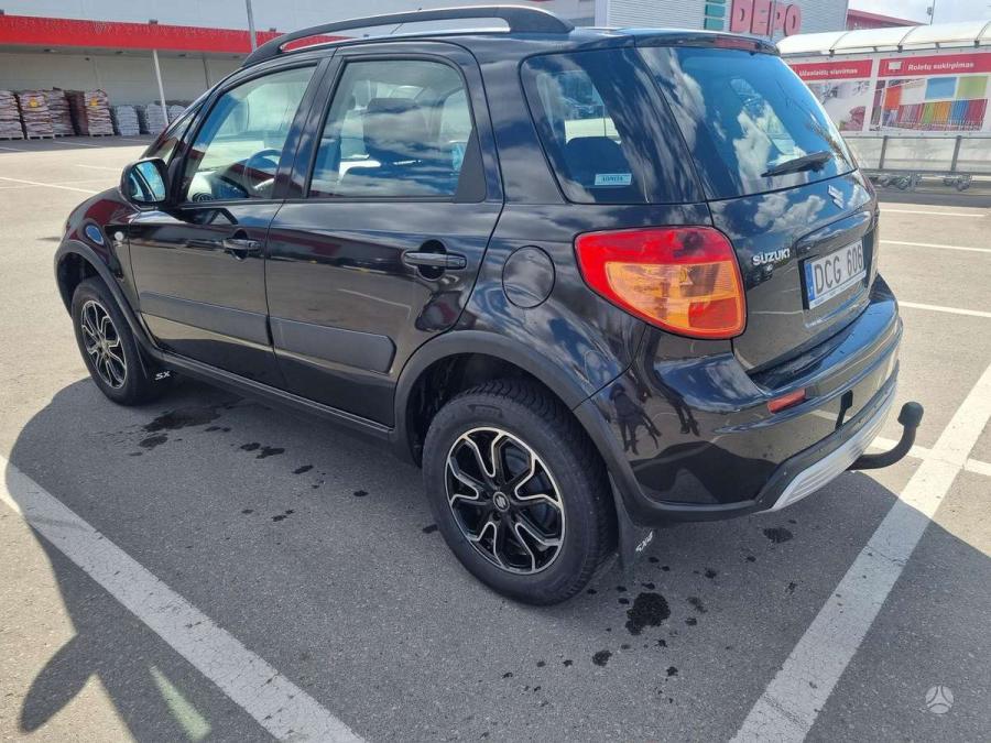 Black Suzuki SX4 2007 in Panevezys, with an engine capacity of 1.59 L and mileage of 143 thousand km for 2100 €, photo 4 on AUTOMOTO.COM.LV