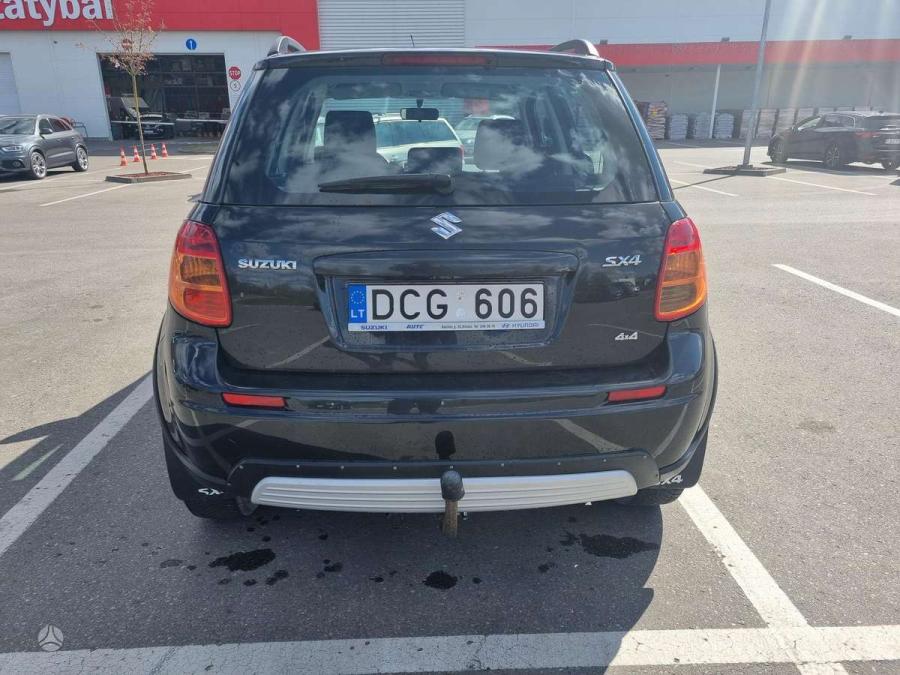 Black Suzuki SX4 2007 in Panevezys, with an engine capacity of 1.59 L and mileage of 143 thousand km for 2100 €, photo 5 on AUTOMOTO.COM.LV
