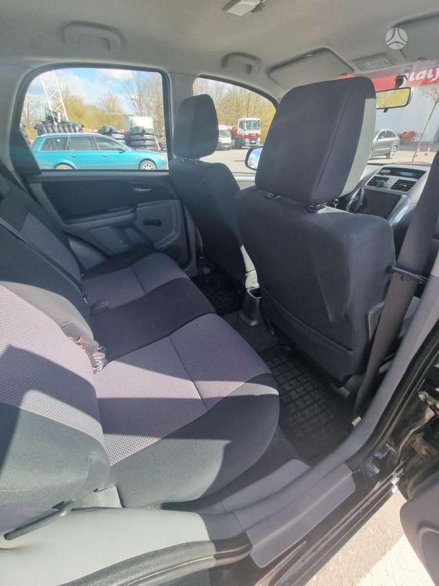 Black Suzuki SX4 2007 in Panevezys, with an engine capacity of 1.59 L and mileage of 143 thousand km for 2100 €, photo 8 on AUTOMOTO.COM.LV