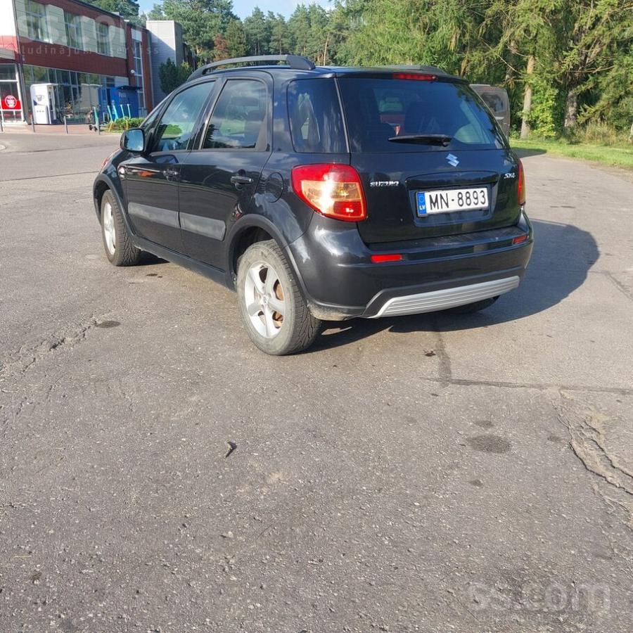 Black Suzuki SX4 2009 in Riga, with an engine capacity of 1.90 L and mileage of 238 thousand km for 3770 €, photo 4 on AUTOMOTO.COM.LV