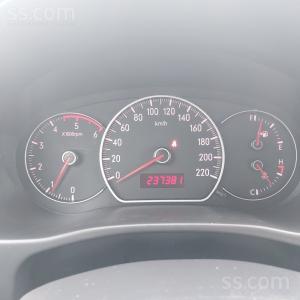 Black Suzuki SX4 2009 in Riga, with an engine capacity of 1.90 L and mileage of 238 thousand km for 3770 €, photo 6 on AUTOMOTO.COM.LV
