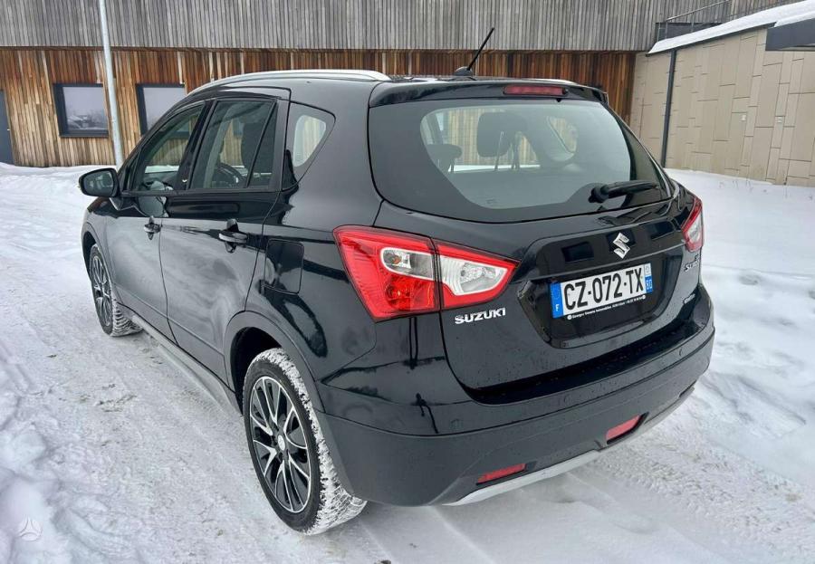 Black Suzuki SX4 2013 in Taurage, with an engine capacity of 1.60 L and mileage of 206 thousand km for 4800 €, photo 2 on AUTOMOTO.COM.LV
