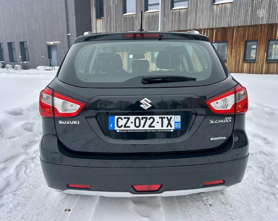 Black Suzuki SX4 2013 in Taurage, with an engine capacity of 1.60 L and mileage of 206 thousand km for 4800 €, photo 3 on AUTOMOTO.COM.LV