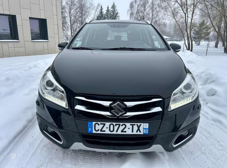Black Suzuki SX4 2013 in Taurage, with an engine capacity of 1.60 L and mileage of 206 thousand km for 4800 €, photo 6 on AUTOMOTO.COM.LV
