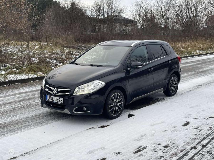 Melns Suzuki SX4 2016 Viļņa, ar dzinēja tilpumu 1.59 L un nobraukumu 80 tūkst. km par 8600 €, foto 1 vietnē AUTOMOTO.COM.LV