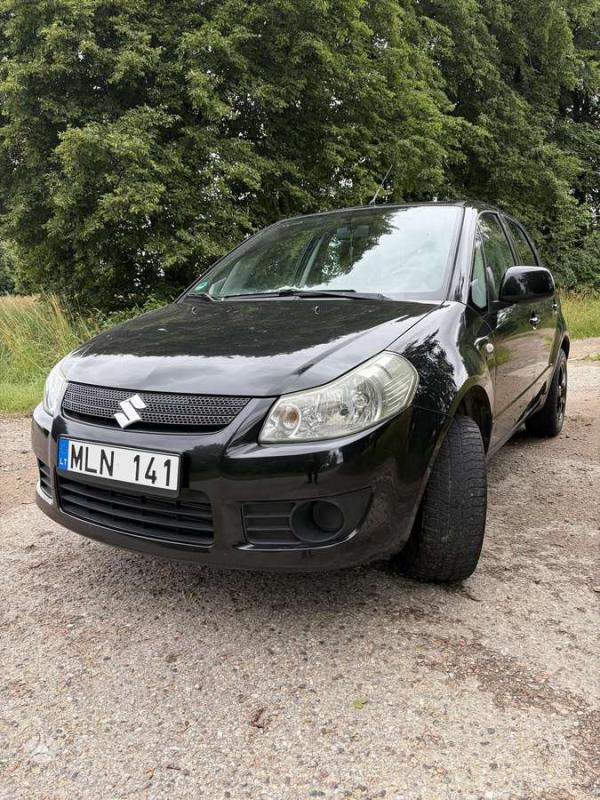 Melns Suzuki SX4 2007 Alīta, ar dzinēja tilpumu 1.87 L un nobraukumu 180 tūkst. km par 2750 €, foto 3 vietnē AUTOMOTO.COM.LV
