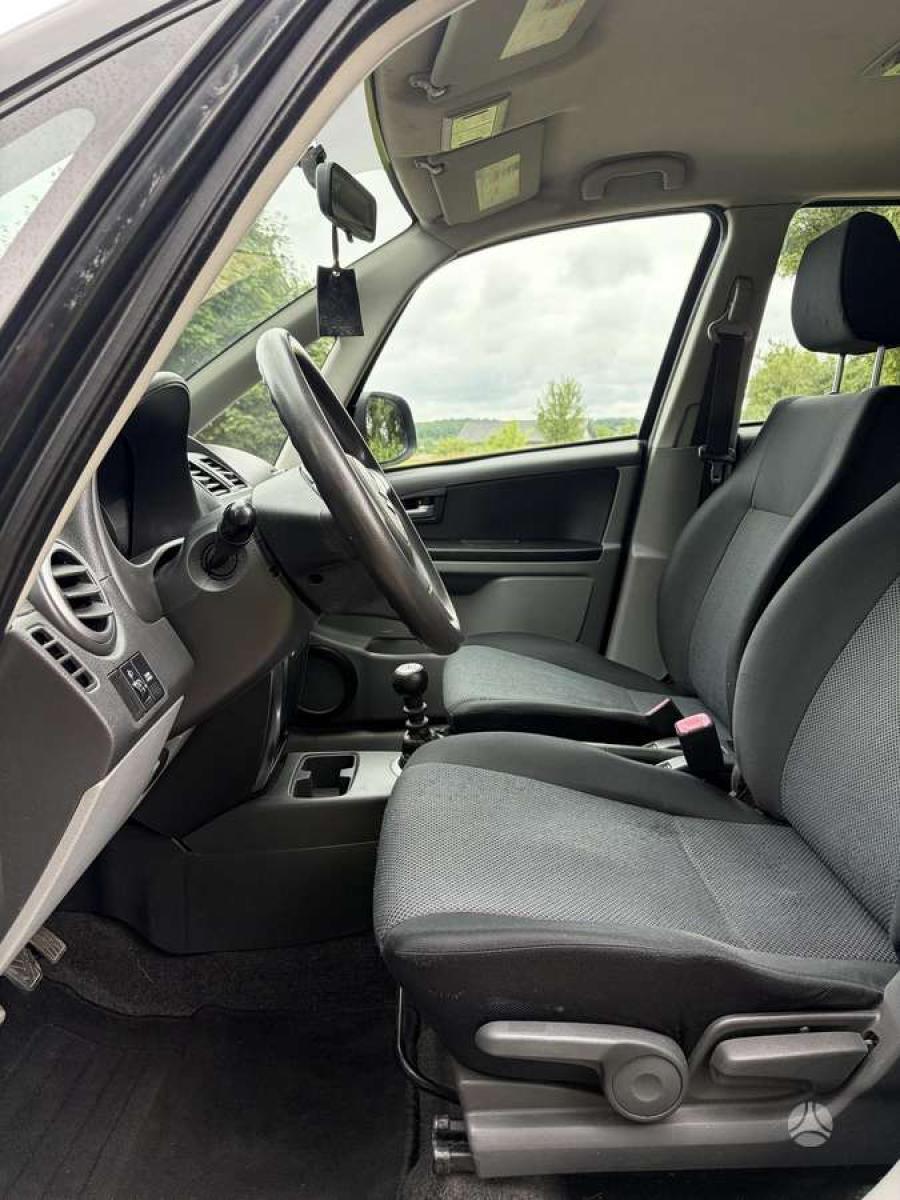Black Suzuki SX4 2007 in Alytus, with an engine capacity of 1.87 L and mileage of 180 thousand km for 2750 €, photo 12 on AUTOMOTO.COM.LV