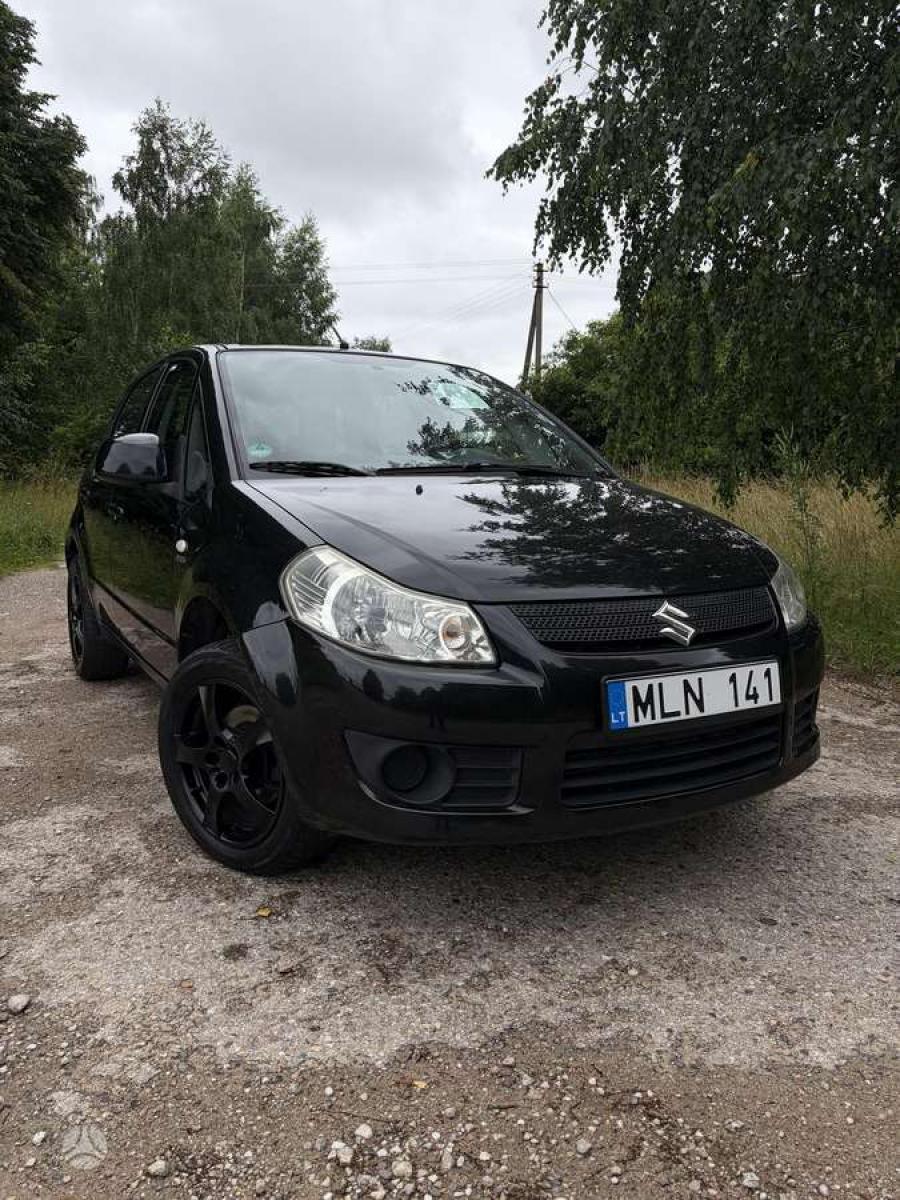 Black Suzuki SX4 2007 in Alytus, with an engine capacity of 1.87 L and mileage of 180 thousand km for 2200 €, photo 1 on AUTOMOTO.COM.LV