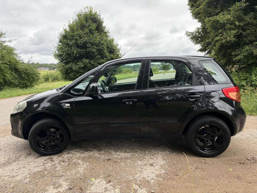 Black Suzuki SX4 2007 in Alytus, with an engine capacity of 1.87 L and mileage of 180 thousand km for 2200 €, photo 5 on AUTOMOTO.COM.LV