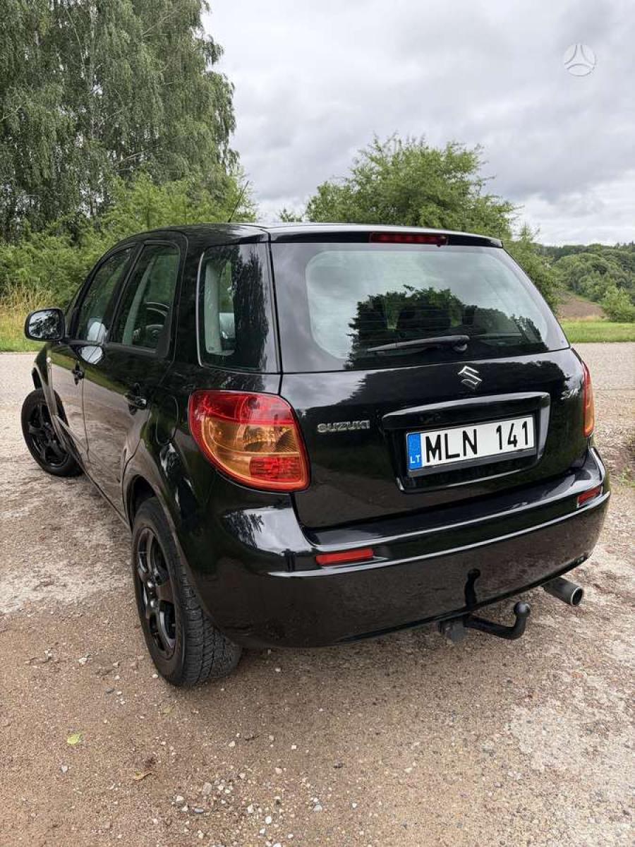 Black Suzuki SX4 2007 in Alytus, with an engine capacity of 1.87 L and mileage of 180 thousand km for 2200 €, photo 6 on AUTOMOTO.COM.LV