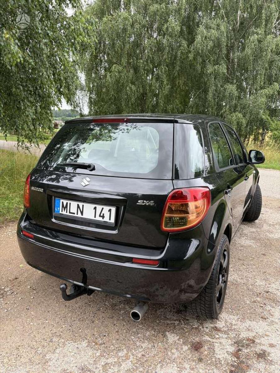 Black Suzuki SX4 2007 in Alytus, with an engine capacity of 1.87 L and mileage of 180 thousand km for 2200 €, photo 8 on AUTOMOTO.COM.LV