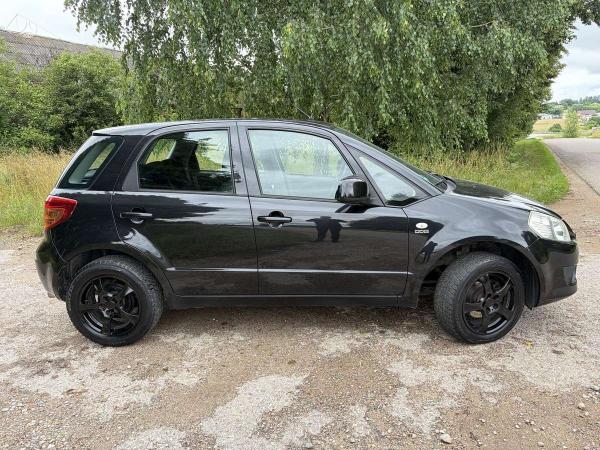 Melns Suzuki SX4 2007 Alīta, ar dzinēja tilpumu 1.87 L un nobraukumu 180 tūkst. km par 2200 €, foto 9 vietnē AUTOMOTO.COM.LV