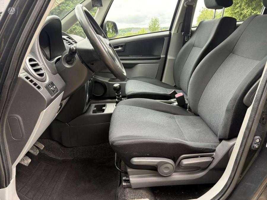 Black Suzuki SX4 2007 in Alytus, with an engine capacity of 1.87 L and mileage of 180 thousand km for 2200 €, photo 12 on AUTOMOTO.COM.LV