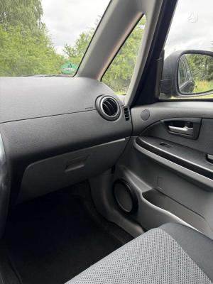 Black Suzuki SX4 2007 in Alytus, with an engine capacity of 1.87 L and mileage of 180 thousand km for 2200 €, photo 16 on AUTOMOTO.COM.LV