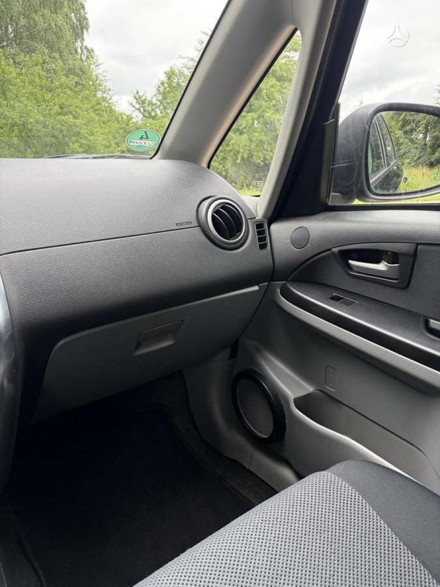 Black Suzuki SX4 2007 in Alytus, with an engine capacity of 1.87 L and mileage of 180 thousand km for 2200 €, photo 16 on AUTOMOTO.COM.LV