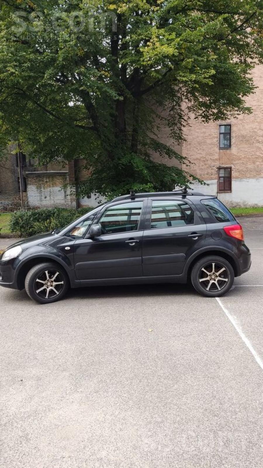 Black Suzuki SX4 2007 in Riga, with an engine capacity of 1.50 L and mileage of 286 thousand km for 2500 €, photo 5 on AUTOMOTO.COM.LV