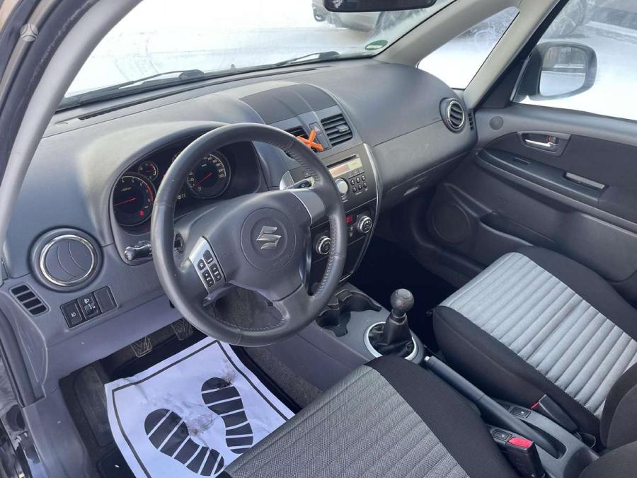 Melns Suzuki SX4 2010 Tauragė, ar dzinēja tilpumu 1.59 L un nobraukumu 194 tūkst. km par 2500 €, foto 12 vietnē AUTOMOTO.COM.LV