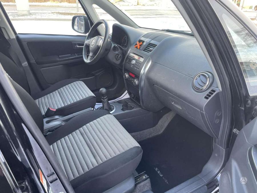 Melns Suzuki SX4 2010 Tauragė, ar dzinēja tilpumu 1.59 L un nobraukumu 194 tūkst. km par 2500 €, foto 15 vietnē AUTOMOTO.COM.LV
