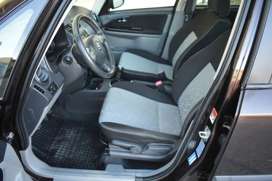Black Suzuki SX4 2012 in Talsi, with an engine capacity of 2.00 L and mileage of 170 thousand km for 6200 €, photo 7 on AUTOMOTO.COM.LV