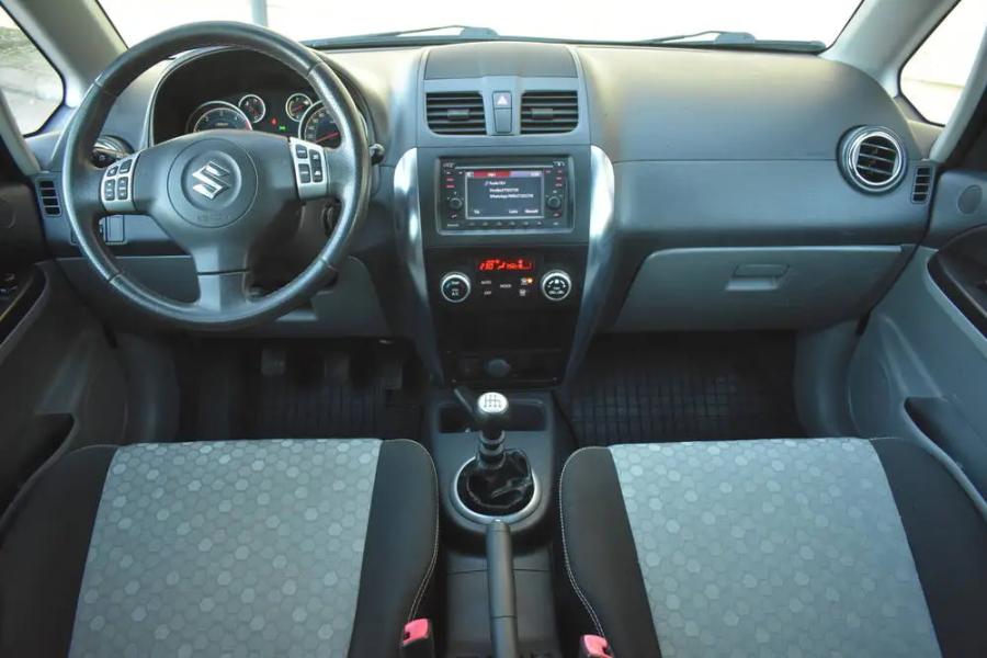 Black Suzuki SX4 2012 in Talsi, with an engine capacity of 2.00 L and mileage of 170 thousand km for 6200 €, photo 8 on AUTOMOTO.COM.LV