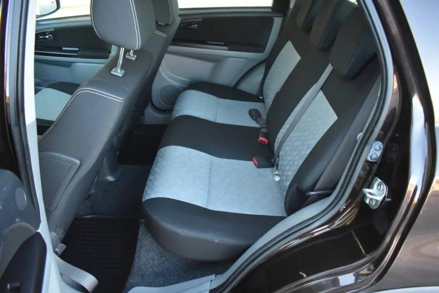 Black Suzuki SX4 2012 in Talsi, with an engine capacity of 2.00 L and mileage of 170 thousand km for 6200 €, photo 9 on AUTOMOTO.COM.LV