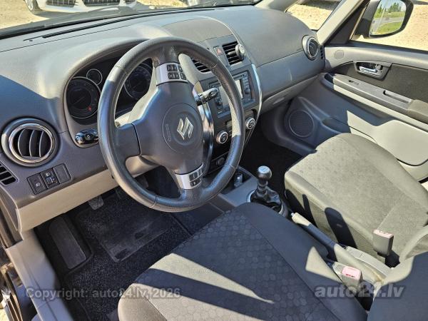 Black Suzuki SX4 2013 in Tartu, with an engine capacity of 1.60 L and mileage of 176 thousand km for 5990 €, photo 9 on AUTOMOTO.COM.LV