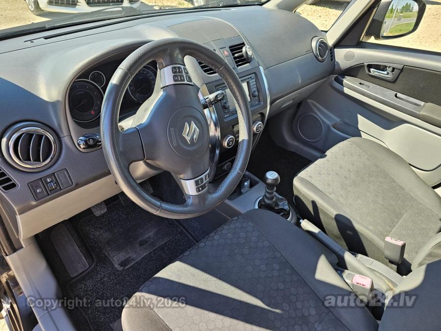 Black Suzuki SX4 2013 in Tartu, with an engine capacity of 1.60 L and mileage of 176 thousand km for 5990 €, photo 10 on AUTOMOTO.COM.LV