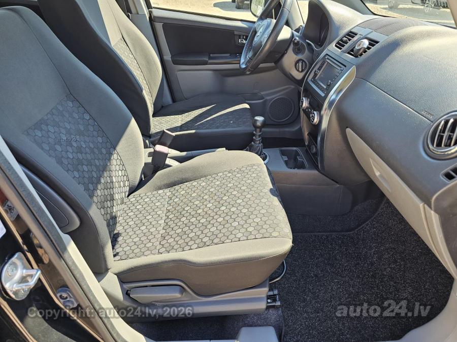 Black Suzuki SX4 2013 in Tartu, with an engine capacity of 1.60 L and mileage of 176 thousand km for 5990 €, photo 13 on AUTOMOTO.COM.LV