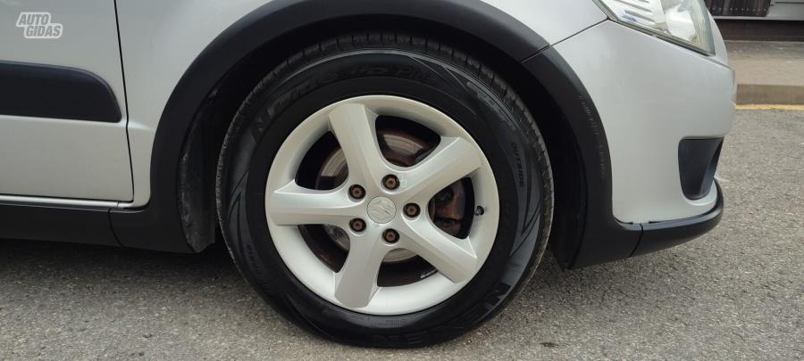 Grey Suzuki SX4 2008 in Utena, with an engine capacity of 1.90 L and mileage of 193 thousand km for 1950 €, photo 17 on AUTOMOTO.COM.LV